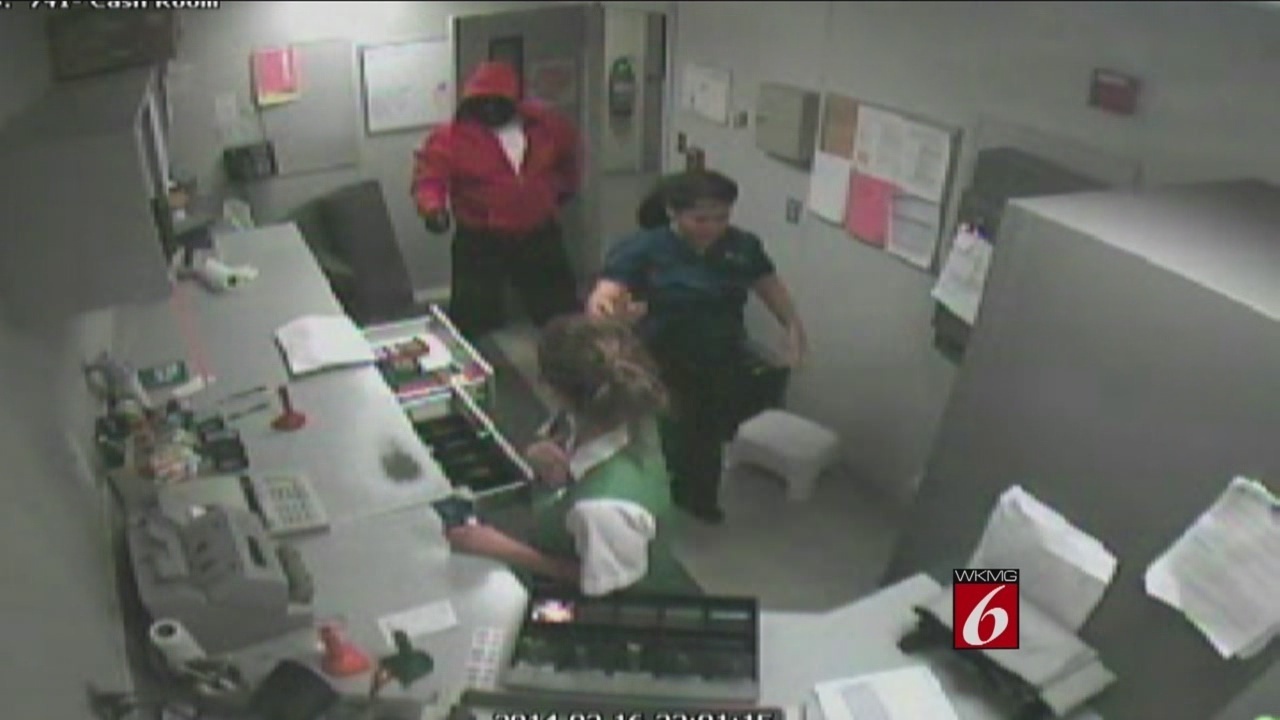 Orange County deputies search for duo in armed robbery at Publix