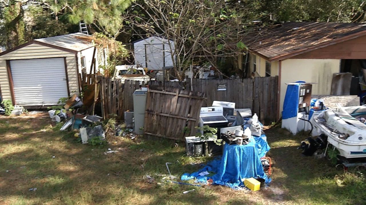 Neighbors fed up with hoarders' yard