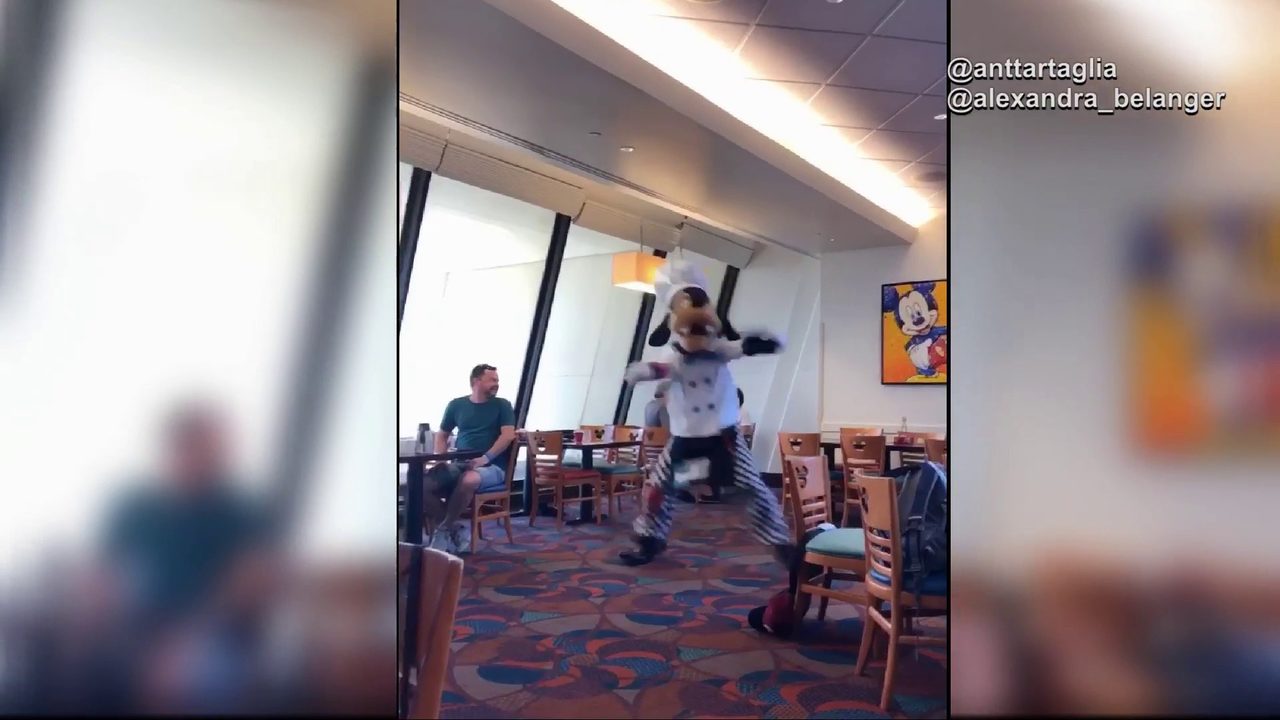 Dancing Goofy entertains Disney guests with epic dance moves